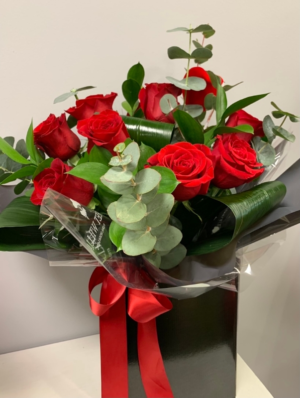 Dozen Red Rose Box – buy online or call 01642 787989