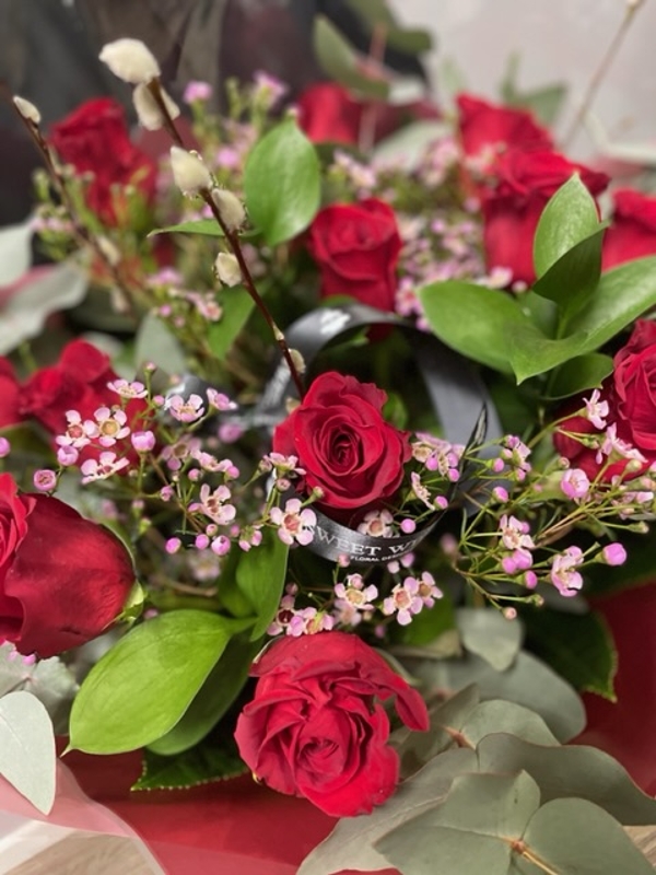 Luxury 12 Red Rose Bouquet – buy online or call 01642 787989