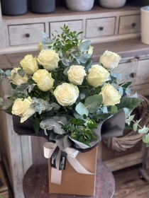 Classic White Rose Box – buy online or call 01642 787989